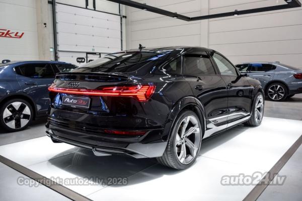 Black Audi E-Tron 2022 in Tallinn, with an engine capacity of 0.00 L and mileage of 56 thousand km for 52000 €, photo 5 on AUTOMOTO.COM.LV