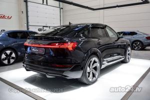 Melns Audi E-Tron 2022 Tallina, ar dzinēja tilpumu 0.00 L un nobraukumu 56 tūkst. km par 52000 €, foto 5 vietnē AUTOMOTO.COM.LV