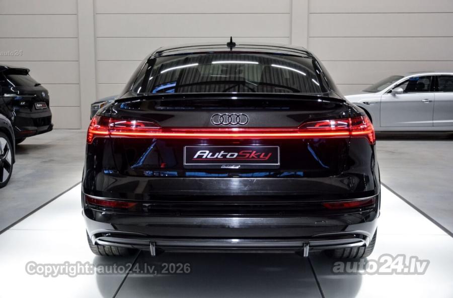 Melns Audi E-Tron 2022 Tallina, ar dzinēja tilpumu 0.00 L un nobraukumu 56 tūkst. km par 52000 €, foto 6 vietnē AUTOMOTO.COM.LV