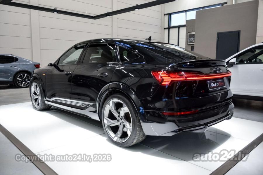 Melns Audi E-Tron 2022 Tallina, ar dzinēja tilpumu 0.00 L un nobraukumu 56 tūkst. km par 52000 €, foto 7 vietnē AUTOMOTO.COM.LV