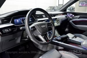 Melns Audi E-Tron 2022 Tallina, ar dzinēja tilpumu 0.00 L un nobraukumu 56 tūkst. km par 52000 €, foto 8 vietnē AUTOMOTO.COM.LV