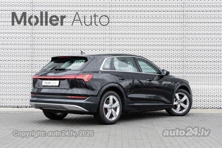 Black Audi E-Tron 2022 in Riga, with an engine capacity of 0.00 L and mileage of 35 thousand km for 35765 €, photo 4 on AUTOMOTO.COM.LV