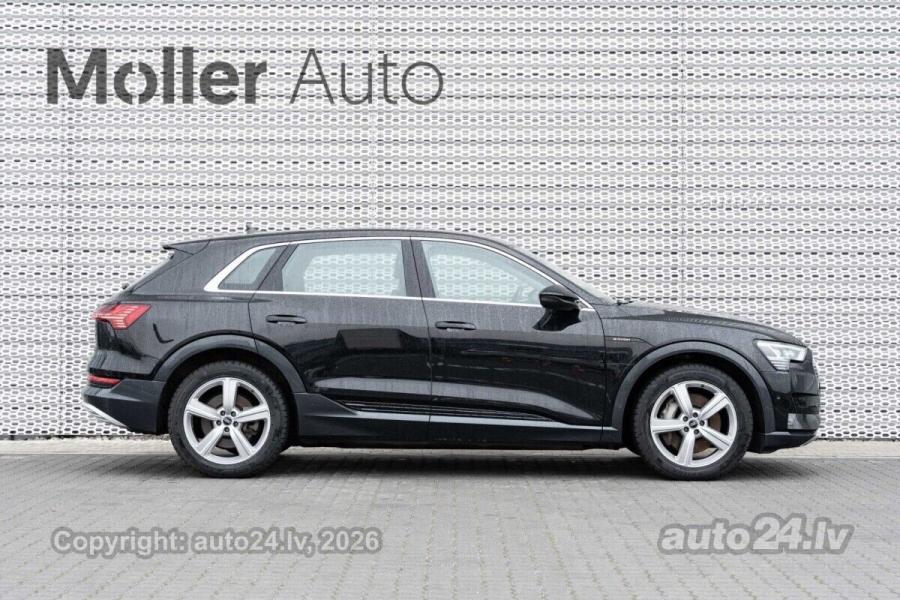 Black Audi E-Tron 2022 in Riga, with an engine capacity of 0.00 L and mileage of 35 thousand km for 35765 €, photo 5 on AUTOMOTO.COM.LV