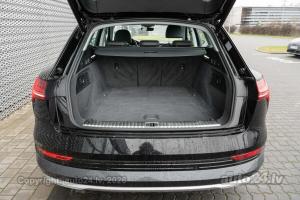 Black Audi E-Tron 2022 in Riga, with an engine capacity of 0.00 L and mileage of 35 thousand km for 35765 €, photo 27 on AUTOMOTO.COM.LV