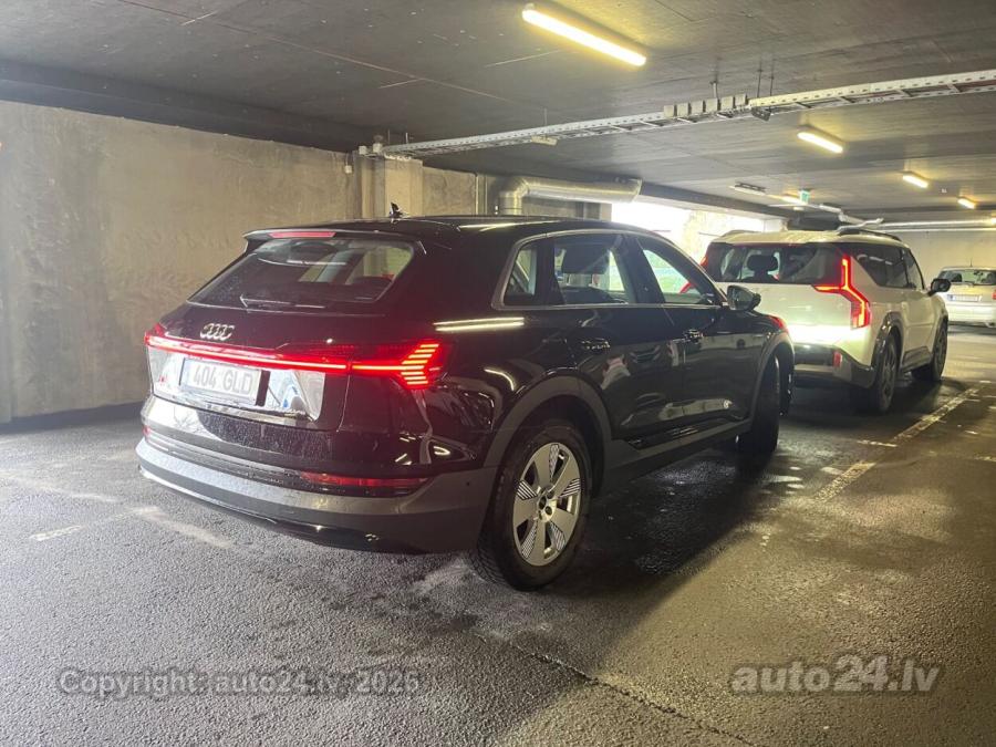 Melns Audi E-Tron 2022 Tallina, ar dzinēja tilpumu 0.00 L un nobraukumu 27 tūkst. km par 28500 €, foto 8 vietnē AUTOMOTO.COM.LV