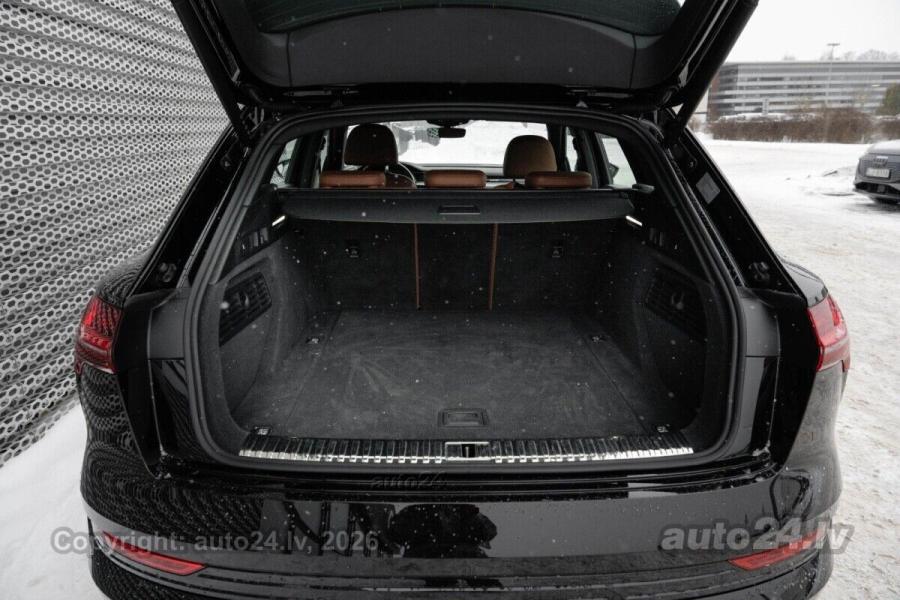 Black Audi E-Tron 2022 in Riga, with an engine capacity of 0.00 L and mileage of 51 thousand km for 41965 €, photo 26 on AUTOMOTO.COM.LV