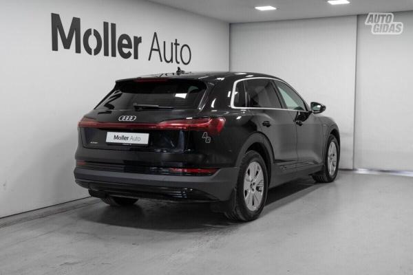 Black Audi E-Tron 2022 in Vilnius, with an engine capacity of 0.00 L and mileage of 62 thousand km for 30900 €, photo 3 on AUTOMOTO.COM.LV