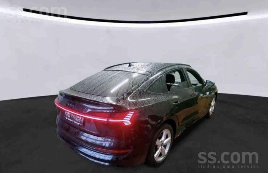 Черный Ауди E-Tron 2022 в Рига, объемом двигателя 0.00 л и пробегом 138 тыс. км за 26950 €, фото 1 на AUTOMOTO.COM.LV