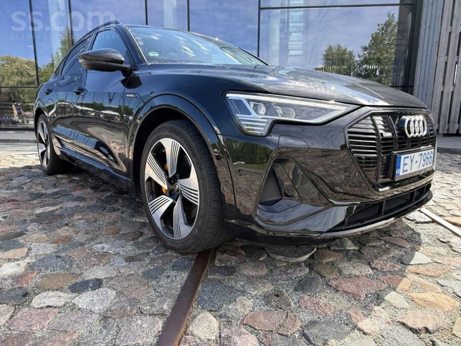 Melns Audi E-Tron 2022 Rīga, ar dzinēja tilpumu 0.00 L un nobraukumu 54 tūkst. km par 33950 €, foto 1 vietnē AUTOMOTO.COM.LV