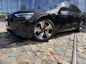 Melns Audi E-Tron 2022 Rīga, ar dzinēja tilpumu 0.00 L un nobraukumu 54 tūkst. km par 33950 €, foto 3 vietnē AUTOMOTO.COM.LV