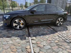 Melns Audi E-Tron 2022 Rīga, ar dzinēja tilpumu 0.00 L un nobraukumu 54 tūkst. km par 33950 €, foto 6 vietnē AUTOMOTO.COM.LV