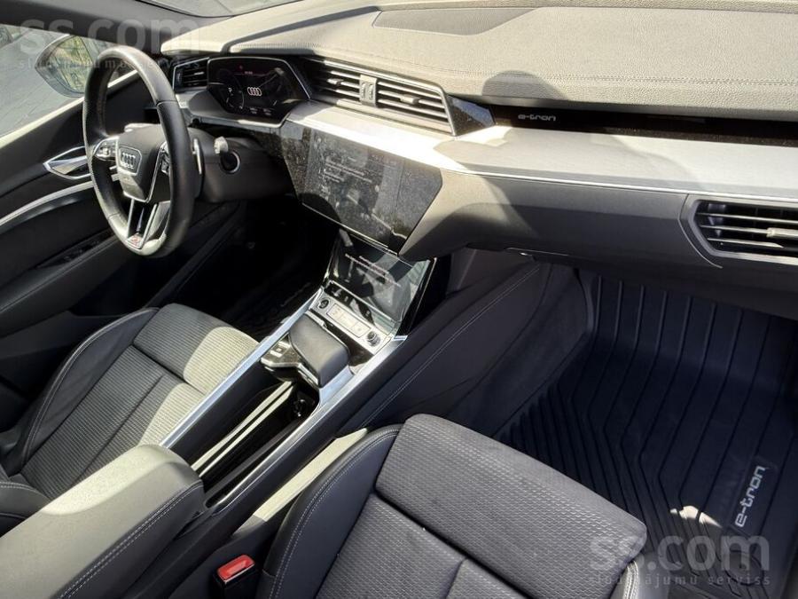 Melns Audi E-Tron 2022 Rīga, ar dzinēja tilpumu 0.00 L un nobraukumu 54 tūkst. km par 33950 €, foto 15 vietnē AUTOMOTO.COM.LV