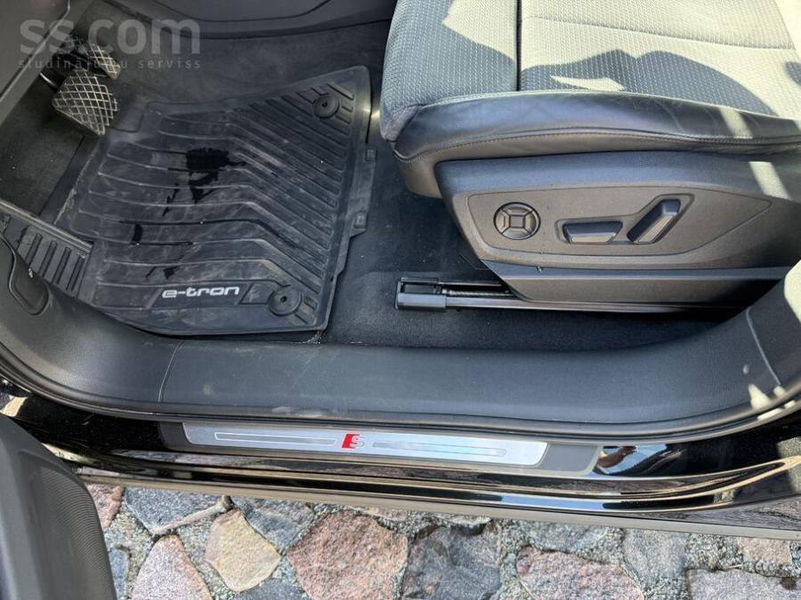 Melns Audi E-Tron 2022 Rīga, ar dzinēja tilpumu 0.00 L un nobraukumu 54 tūkst. km par 33950 €, foto 18 vietnē AUTOMOTO.COM.LV