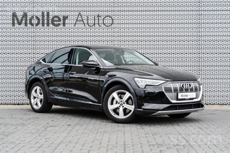 Black Audi E-Tron 2022 in Riga, with an engine capacity of 0.00 L and mileage of 28 thousand km for 37950 €, photo 3 on AUTOMOTO.COM.LV
