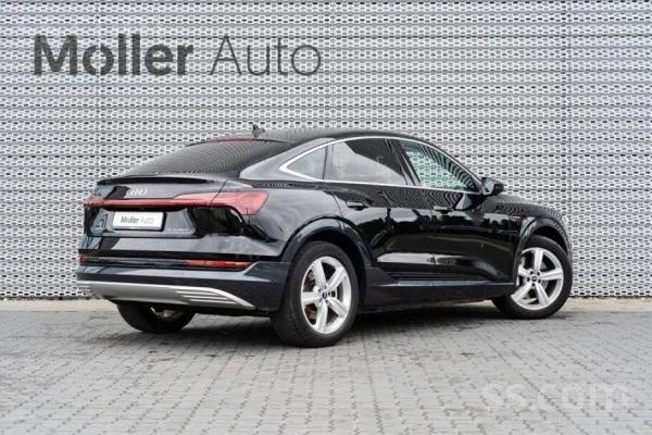 Black Audi E-Tron 2022 in Riga, with an engine capacity of 0.00 L and mileage of 28 thousand km for 37950 €, photo 4 on AUTOMOTO.COM.LV