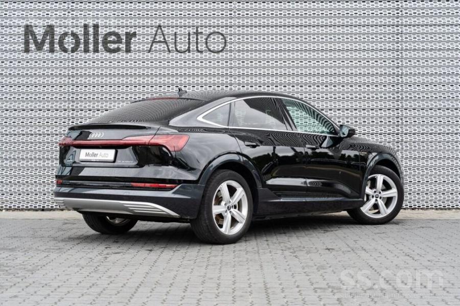 Black Audi E-Tron 2022 in Riga, with an engine capacity of 0.00 L and mileage of 28 thousand km for 37950 €, photo 5 on AUTOMOTO.COM.LV