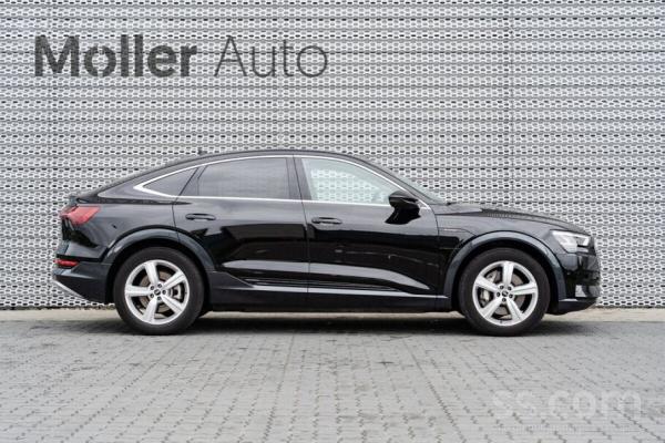 Black Audi E-Tron 2022 in Riga, with an engine capacity of 0.00 L and mileage of 28 thousand km for 37950 €, photo 5 on AUTOMOTO.COM.LV