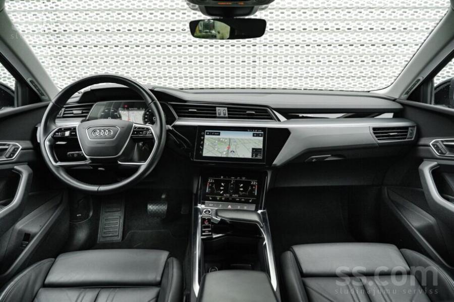 Black Audi E-Tron 2022 in Riga, with an engine capacity of 0.00 L and mileage of 28 thousand km for 37950 €, photo 7 on AUTOMOTO.COM.LV