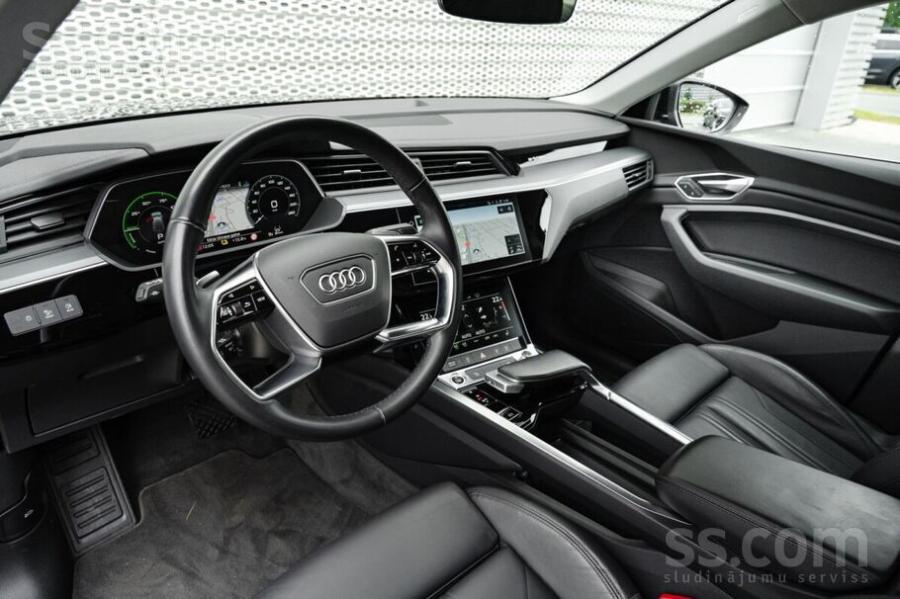 Black Audi E-Tron 2022 in Riga, with an engine capacity of 0.00 L and mileage of 28 thousand km for 37950 €, photo 10 on AUTOMOTO.COM.LV
