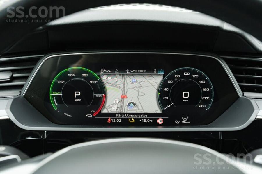 Black Audi E-Tron 2022 in Riga, with an engine capacity of 0.00 L and mileage of 28 thousand km for 37950 €, photo 14 on AUTOMOTO.COM.LV