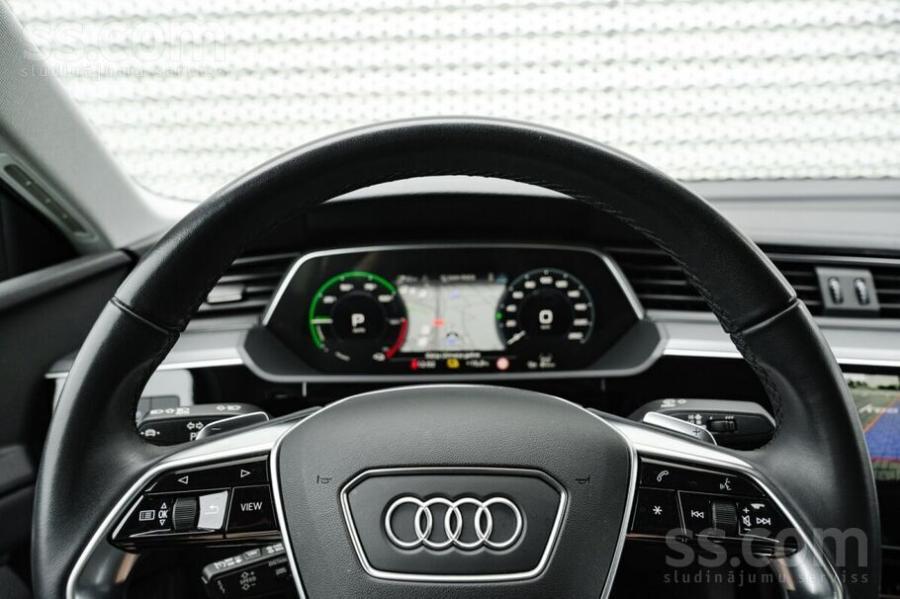 Black Audi E-Tron 2022 in Riga, with an engine capacity of 0.00 L and mileage of 28 thousand km for 37950 €, photo 16 on AUTOMOTO.COM.LV