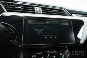Black Audi E-Tron 2022 in Riga, with an engine capacity of 0.00 L and mileage of 28 thousand km for 37950 €, photo 18 on AUTOMOTO.COM.LV