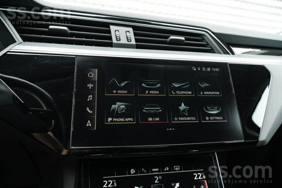Black Audi E-Tron 2022 in Riga, with an engine capacity of 0.00 L and mileage of 28 thousand km for 37950 €, photo 19 on AUTOMOTO.COM.LV