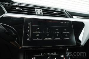 Black Audi E-Tron 2022 in Riga, with an engine capacity of 0.00 L and mileage of 28 thousand km for 37950 €, photo 20 on AUTOMOTO.COM.LV