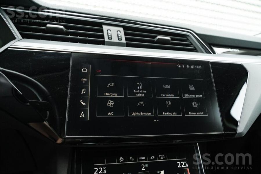 Black Audi E-Tron 2022 in Riga, with an engine capacity of 0.00 L and mileage of 28 thousand km for 37950 €, photo 20 on AUTOMOTO.COM.LV
