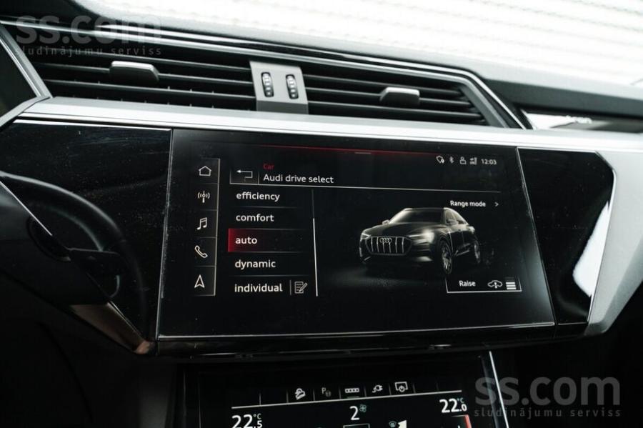 Black Audi E-Tron 2022 in Riga, with an engine capacity of 0.00 L and mileage of 28 thousand km for 37950 €, photo 21 on AUTOMOTO.COM.LV