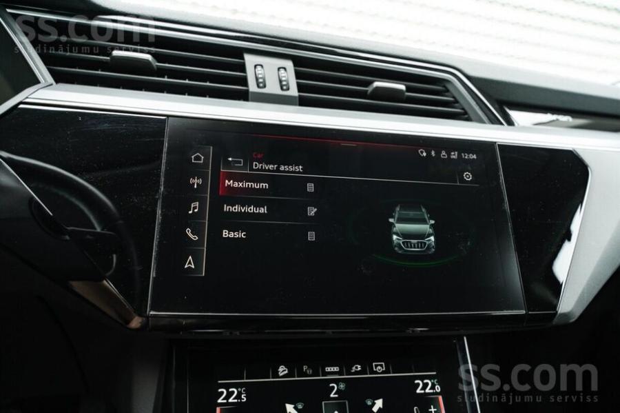 Black Audi E-Tron 2022 in Riga, with an engine capacity of 0.00 L and mileage of 28 thousand km for 37950 €, photo 22 on AUTOMOTO.COM.LV