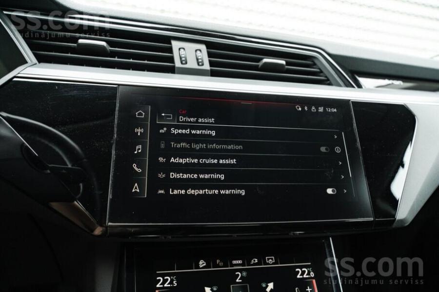 Black Audi E-Tron 2022 in Riga, with an engine capacity of 0.00 L and mileage of 28 thousand km for 37950 €, photo 23 on AUTOMOTO.COM.LV
