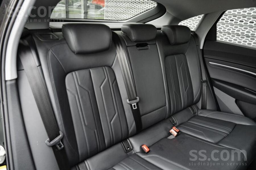 Black Audi E-Tron 2022 in Riga, with an engine capacity of 0.00 L and mileage of 28 thousand km for 37950 €, photo 28 on AUTOMOTO.COM.LV