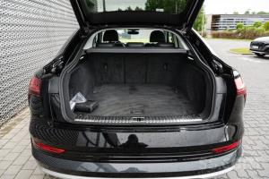 Black Audi E-Tron 2022 in Riga, with an engine capacity of 0.00 L and mileage of 28 thousand km for 37950 €, photo 29 on AUTOMOTO.COM.LV