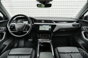 Black Audi E-Tron 2022 in Riga, with an engine capacity of 0.00 L and mileage of 28 thousand km for 37950 €, photo 7 on AUTOMOTO.COM.LV