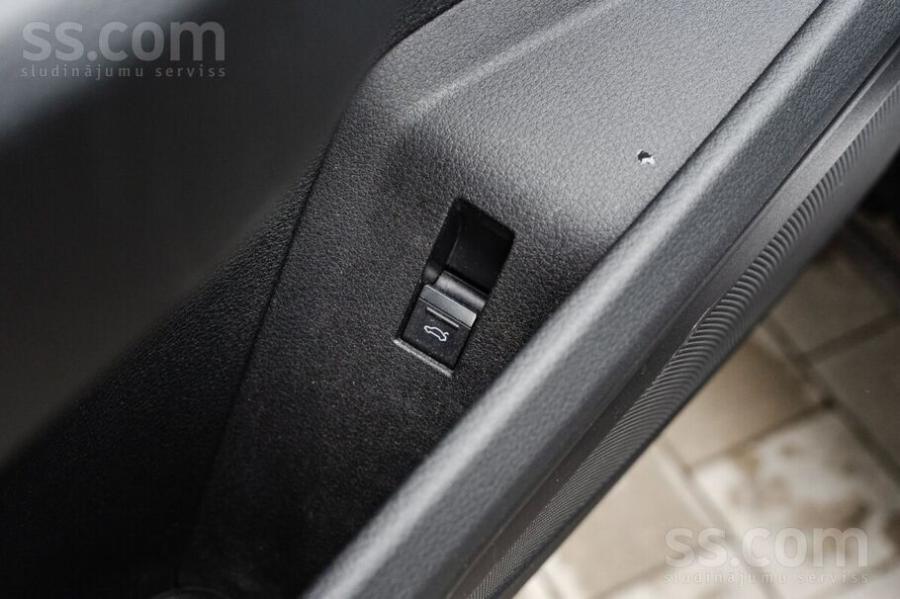 Black Audi E-Tron 2022 in Riga, with an engine capacity of 0.00 L and mileage of 28 thousand km for 37950 €, photo 9 on AUTOMOTO.COM.LV