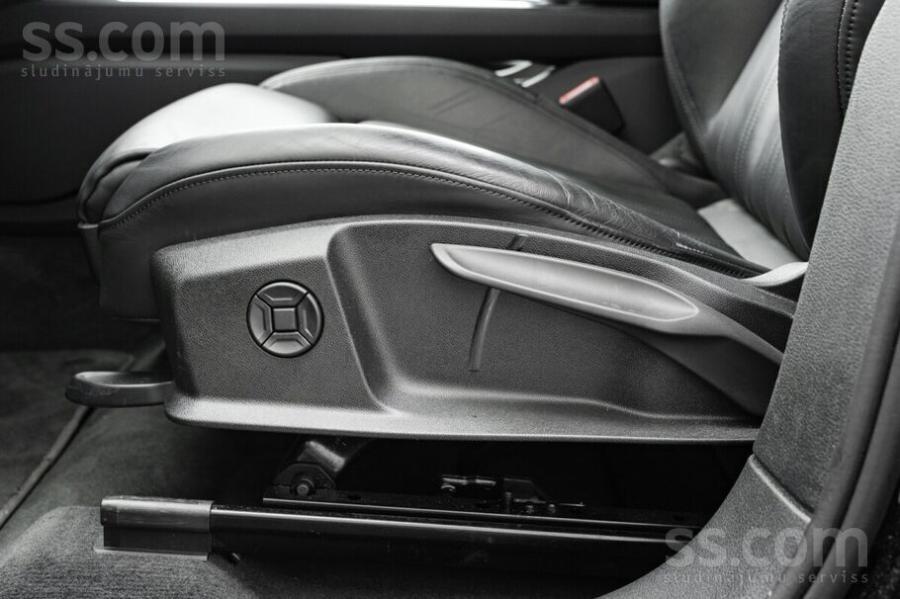Black Audi E-Tron 2022 in Riga, with an engine capacity of 0.00 L and mileage of 28 thousand km for 37950 €, photo 11 on AUTOMOTO.COM.LV