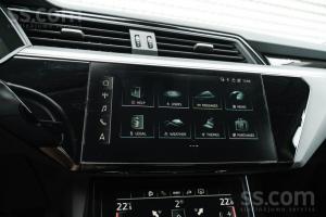 Black Audi E-Tron 2022 in Riga, with an engine capacity of 0.00 L and mileage of 28 thousand km for 37950 €, photo 24 on AUTOMOTO.COM.LV