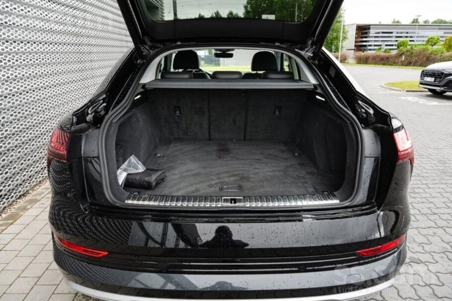 Black Audi E-Tron 2022 in Riga, with an engine capacity of 0.00 L and mileage of 28 thousand km for 37950 €, photo 29 on AUTOMOTO.COM.LV