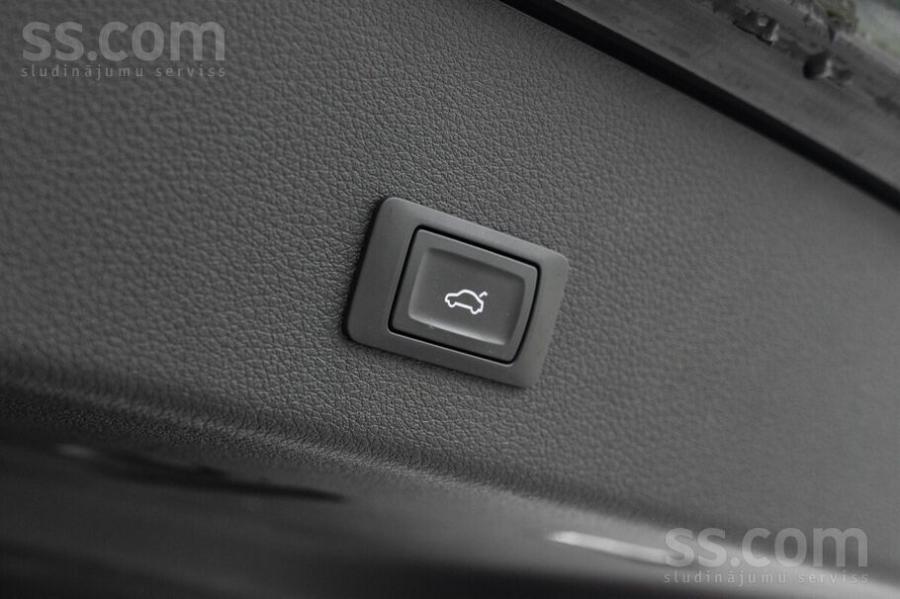Black Audi E-Tron 2022 in Riga, with an engine capacity of 0.00 L and mileage of 28 thousand km for 37950 €, photo 30 on AUTOMOTO.COM.LV