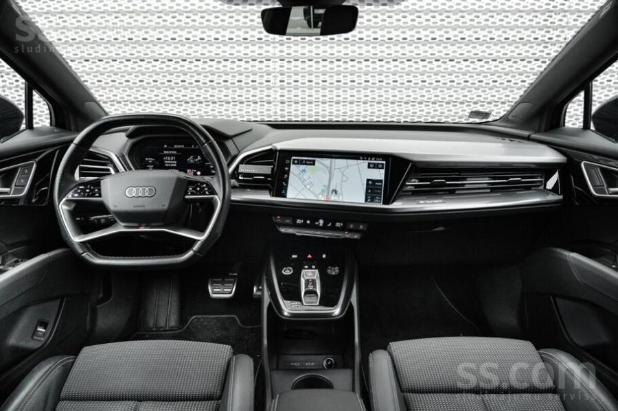 Black Audi E-Tron 2022 in Riga, with an engine capacity of 0.00 L and mileage of 67 thousand km for 37500 €, photo 8 on AUTOMOTO.COM.LV