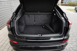Black Audi E-Tron 2022 in Riga, with an engine capacity of 0.00 L and mileage of 67 thousand km for 37500 €, photo 34 on AUTOMOTO.COM.LV
