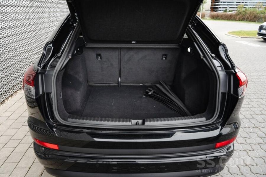 Black Audi E-Tron 2022 in Riga, with an engine capacity of 0.00 L and mileage of 67 thousand km for 37500 €, photo 34 on AUTOMOTO.COM.LV