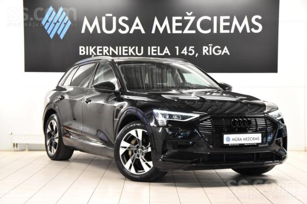 Черный Ауди E-Tron 2022 в Рига, объемом двигателя 0.00 л и пробегом 136 тыс. км за 30990 €, фото 3 на AUTOMOTO.COM.LV