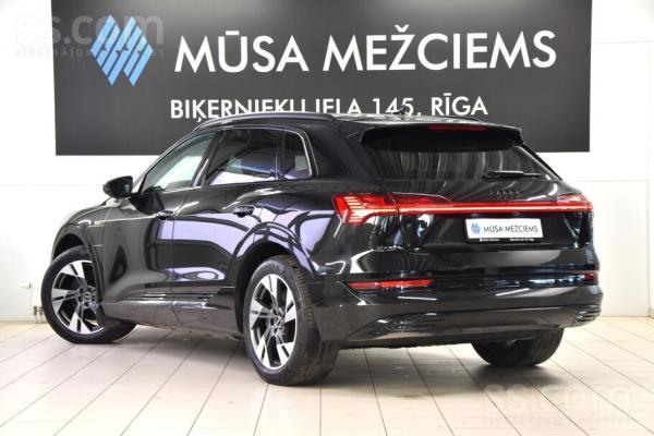 Черный Ауди E-Tron 2022 в Рига, объемом двигателя 0.00 л и пробегом 136 тыс. км за 30990 €, фото 6 на AUTOMOTO.COM.LV