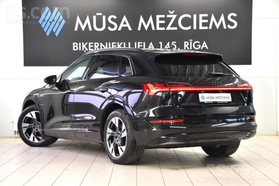 Melns Audi E-Tron 2022 Rīga, ar dzinēja tilpumu 0.00 L un nobraukumu 136 tūkst. km par 30990 €, foto 7 vietnē AUTOMOTO.COM.LV