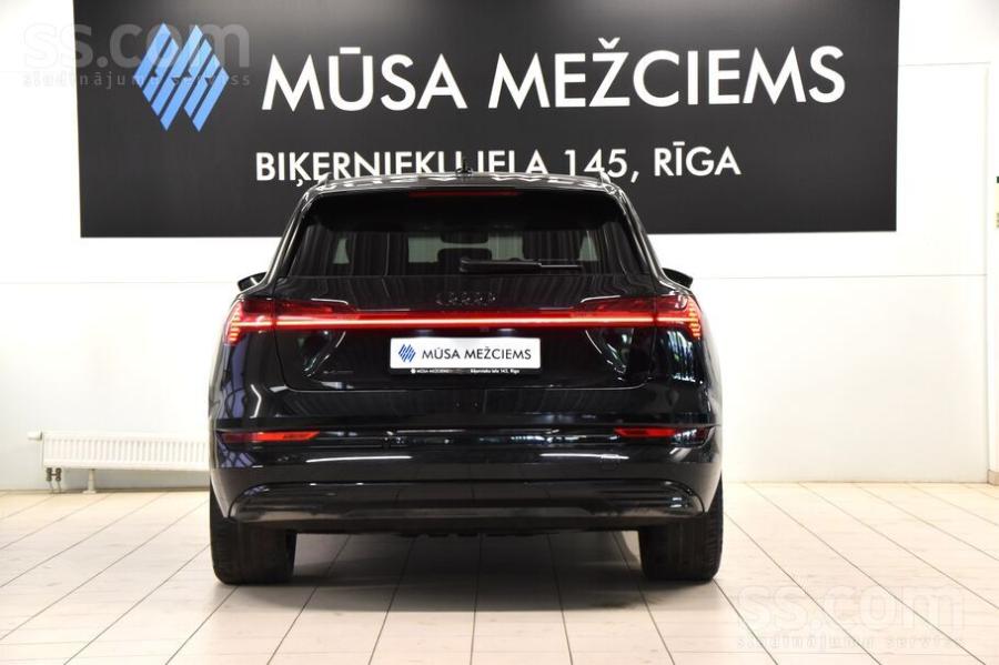 Melns Audi E-Tron 2022 Rīga, ar dzinēja tilpumu 0.00 L un nobraukumu 136 tūkst. km par 30990 €, foto 8 vietnē AUTOMOTO.COM.LV