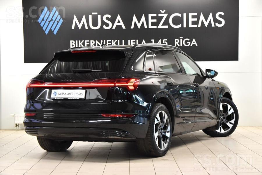 Melns Audi E-Tron 2022 Rīga, ar dzinēja tilpumu 0.00 L un nobraukumu 136 tūkst. km par 30990 €, foto 9 vietnē AUTOMOTO.COM.LV