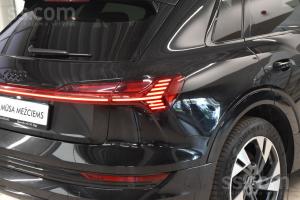 Melns Audi E-Tron 2022 Rīga, ar dzinēja tilpumu 0.00 L un nobraukumu 136 tūkst. km par 30990 €, foto 10 vietnē AUTOMOTO.COM.LV