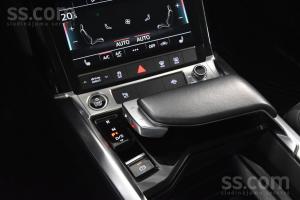 Melns Audi E-Tron 2022 Rīga, ar dzinēja tilpumu 0.00 L un nobraukumu 136 tūkst. km par 30990 €, foto 18 vietnē AUTOMOTO.COM.LV